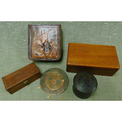 Small collection of trinkets.