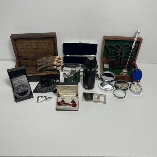 Useful and decorative item lot. Collection in person / your own courier.