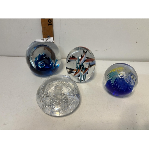 Qty of paper weights