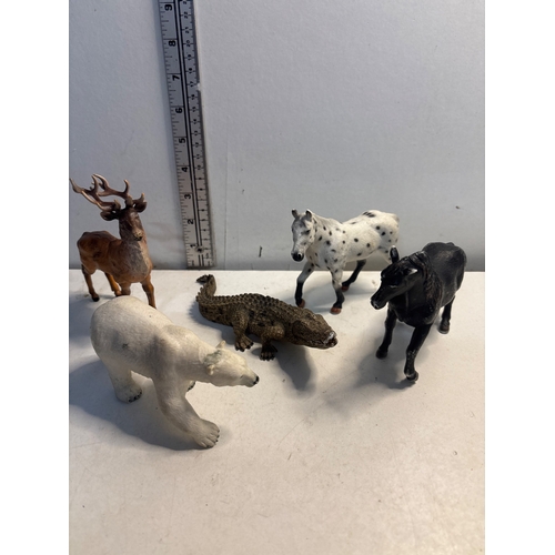 5 animal figurines, plastic material, includes deer, polar bear, horse ...
