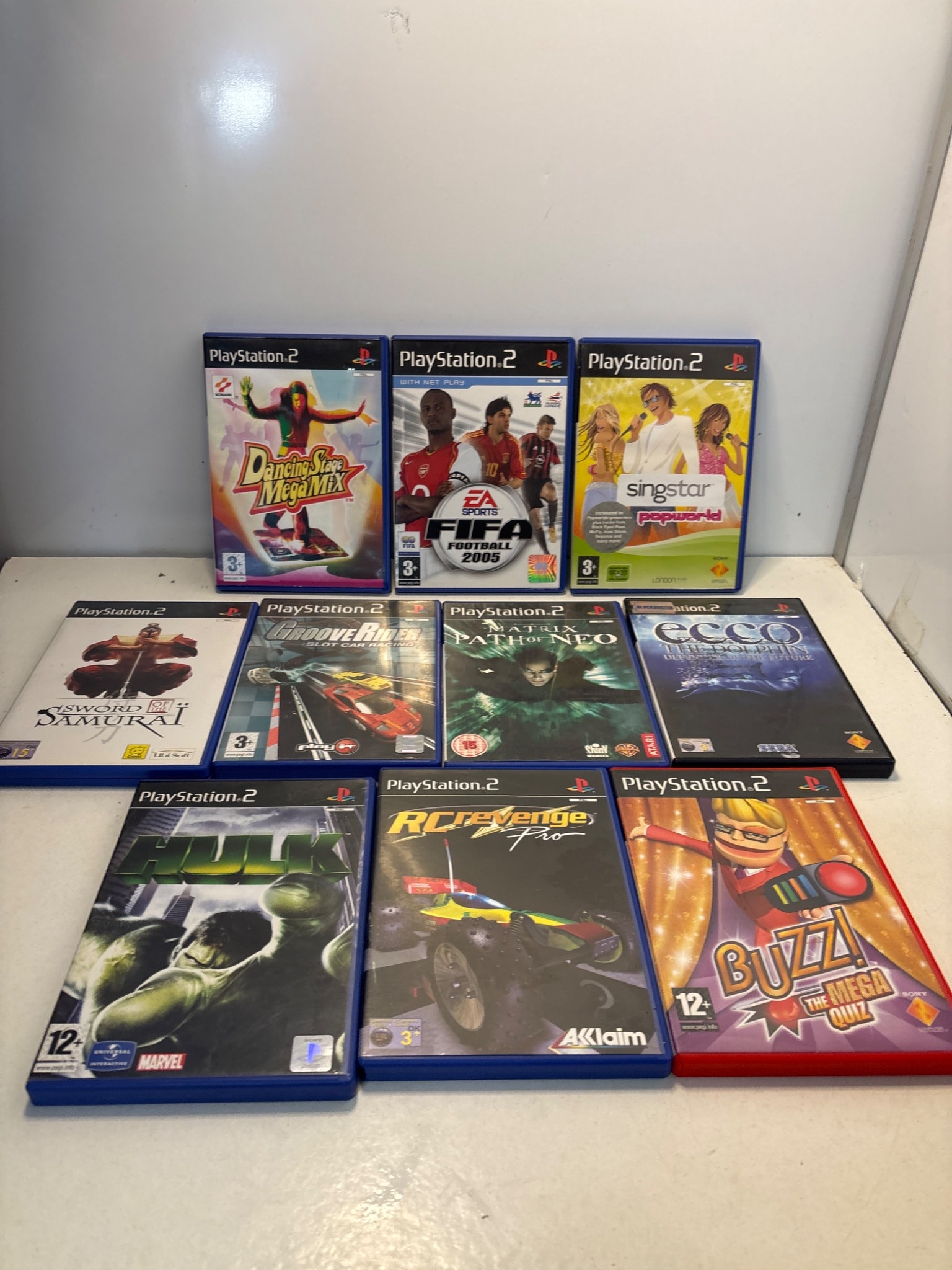 10 PS2 games featuring various genres and titles.