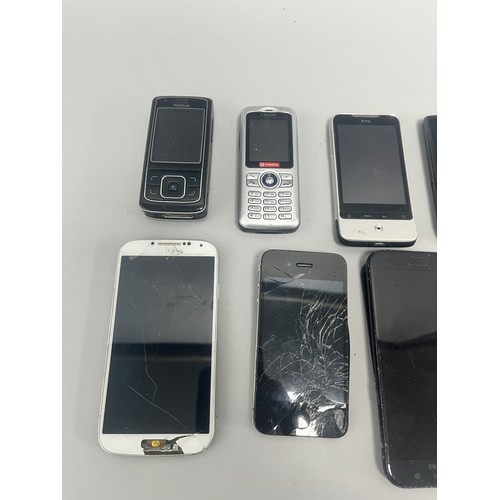 Collection of mobile phones. A Samsung S3350 (also known as Samsung ...