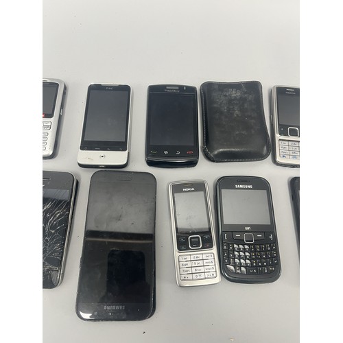 Collection of mobile phones. A Samsung S3350 (also known as Samsung ...
