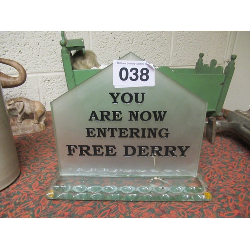 Free Derry Glass sign.