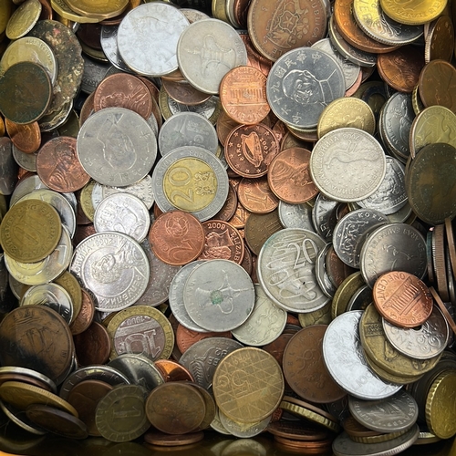A quantity of mixed world coins, base metal issues in copper, nickel ...