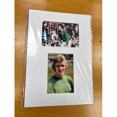 Leeds Uniteds Gary Sprake signed mount