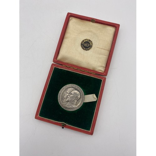 WWI MILITARY TUNIC BUTTONS, RAF CAP BADGES, AND EDWARD VII AND ...