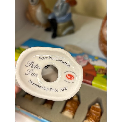 SELECTION OF WADE FIGURES INCLUDING WHIMSIES AND KP CRISPS BOXED FRIARS