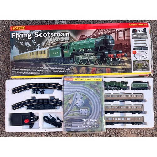 HORNBY R1019 FLYING SCOTSMAN ELECTRIC TRAIN SET