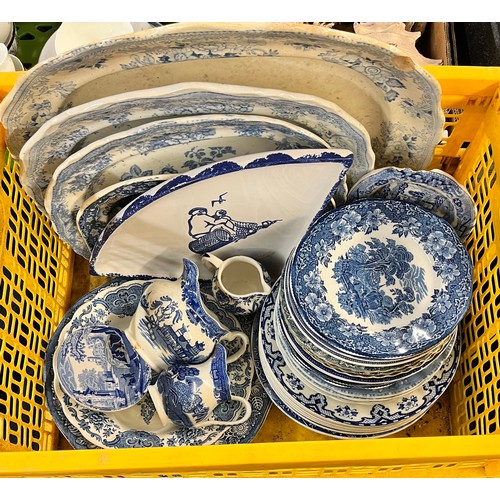 CARTON OF BLUE AND WHITE 19TH/20TH CENTURY TRANSFER PRINTED PLATES AND ...