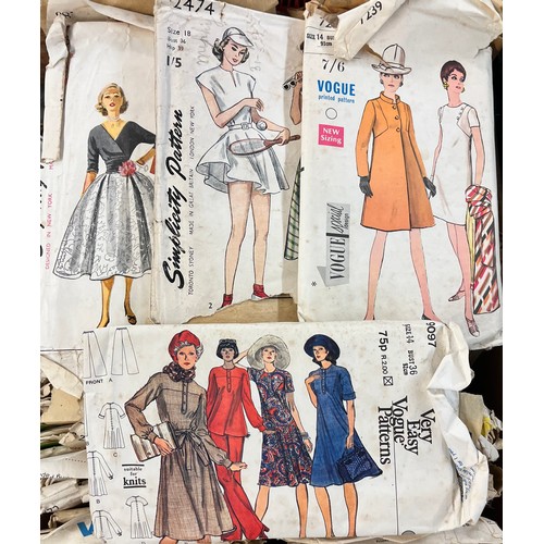 BOX OF VINTAGE 1960/70'S DRESSMAKING PATTERNS