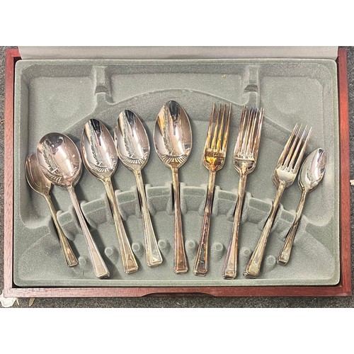 VINERS GUILD SILVER PLATED ELEGANCE CANTEEN OF CUTLERY