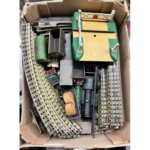TIN PLATE TOY TRAIN SET AND TRACK