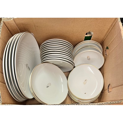 CARTON CONTAINING BESWICK BIRDS, TOBY JUGS, POTTERY WALL CHARGER AND ...