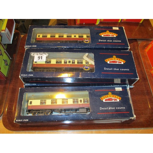 Five Bachmann Carriages 39-152, 39-127, 39-252, 39-027B, 39-077