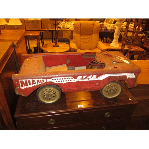 Vintage Peri-Lusta Standard Embroidery Display Case, 58cmw, 21cm d