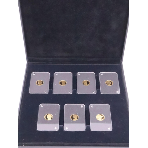 A boxed set of 7 gold coins 1/25 crowns (Seven Signatories)