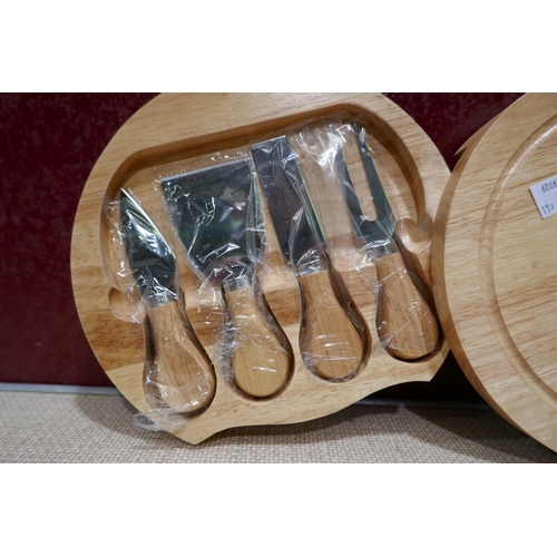 Innoteek mini cheese board and knife set * This lot is subject to vat