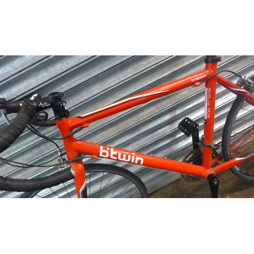 A Btwin Triban 3 aluminium frame bicycle