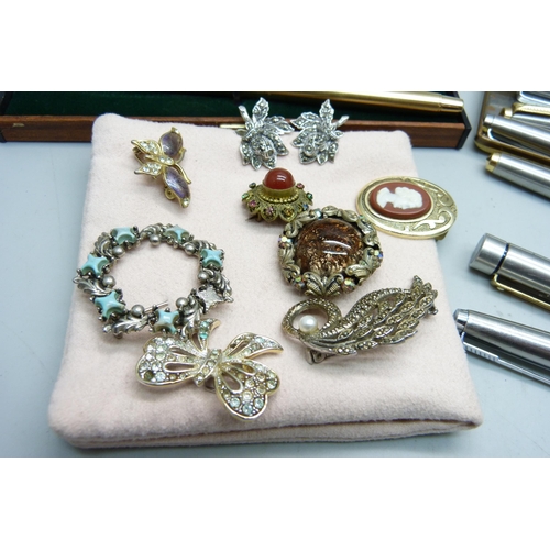 Brooch lots for sale store