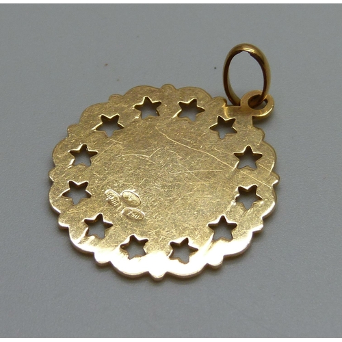 An 18ct gold fretwork pendant, 3.6g