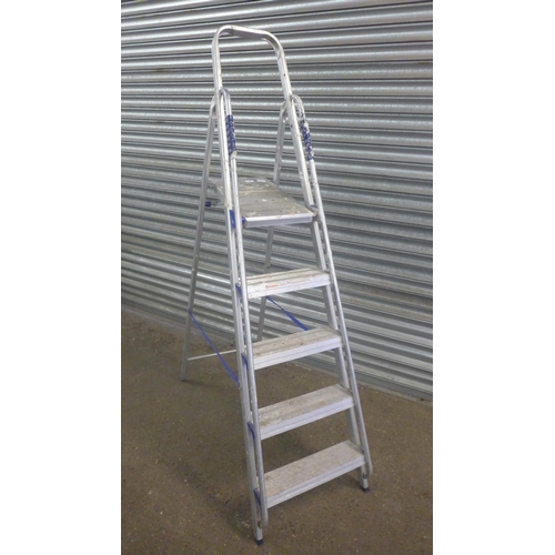 A 5 rung aluminium step ladder