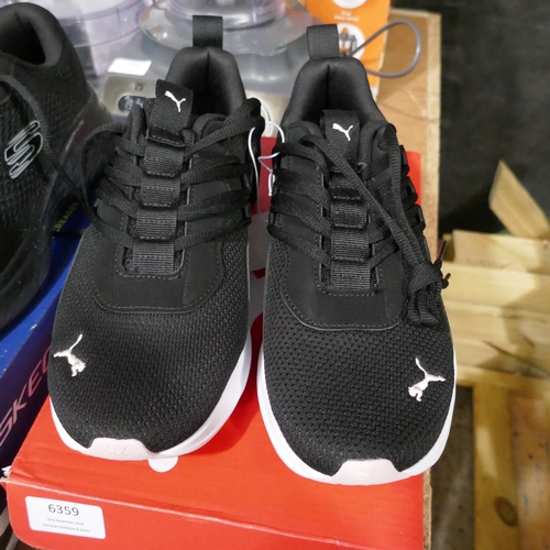 A pair of Puma Star Vital Refresh Women's Black and Chalk Pink trainers ...