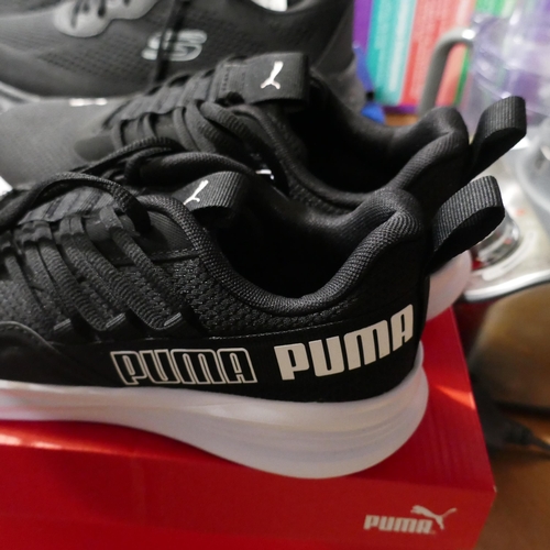 A pair of Puma Star Vital Refresh Women's Black and Chalk Pink trainers ...