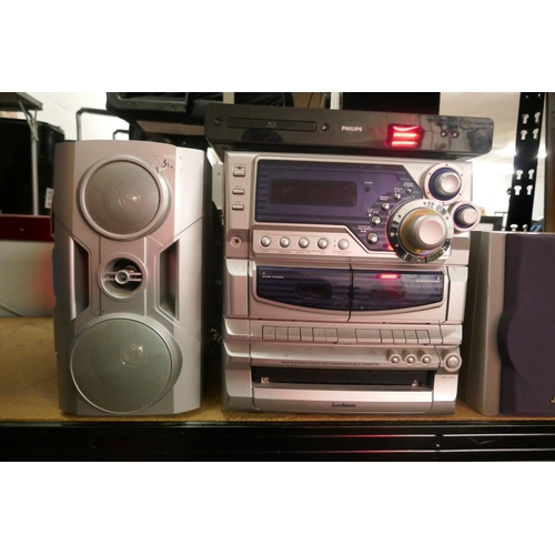 A quantity of stereo equipment including a JVC MX-MD7OR midi system, a ...