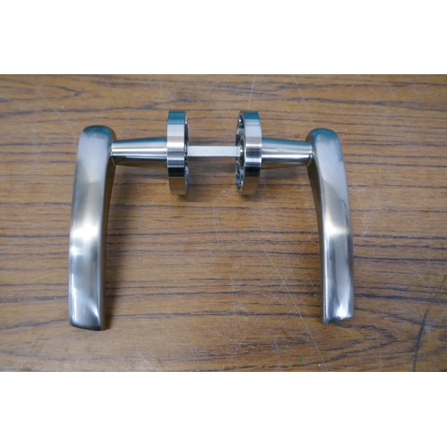 6 boxed Access hardware door handles