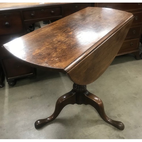 A George III oak circular drop leaf tea table