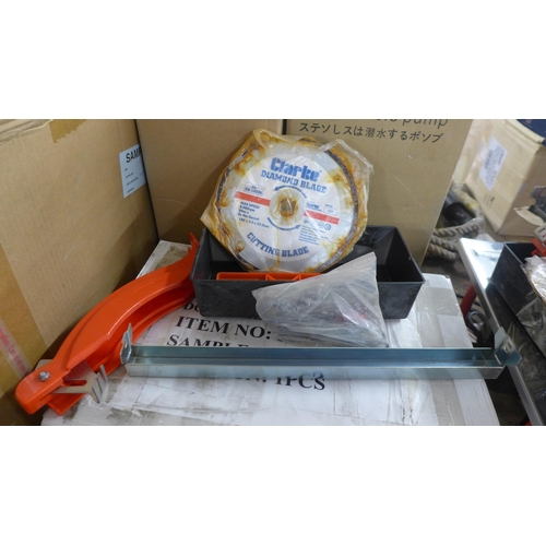 A sample Clarke ETC8 230v electric tile cutter* This lot is subject to VAT