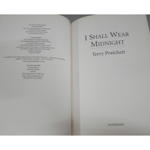 Four first edition Terry Pratchett hardback books comprising of Unseen ...