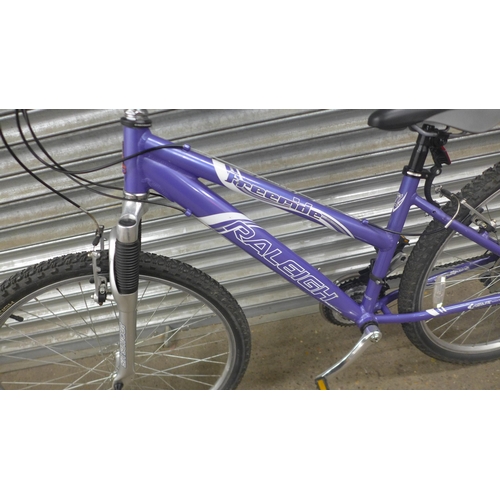 A Raleigh Free Ride front suspension hardtail lady's mountain bike ...