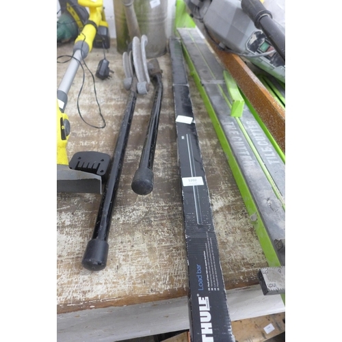 A Monument pipe bender and a Thule 761 load bar