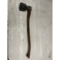 A vintage Brades S.R 4lb aged hickory wood handled Kent pattern axe