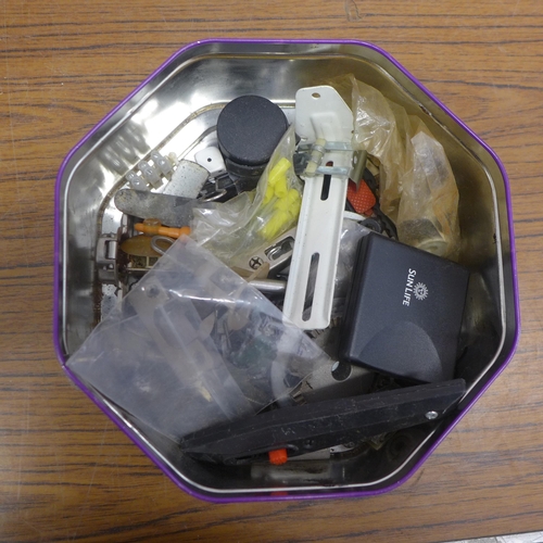 A Zag rolling workshop with detachable toolbox and a small selection of assorted tools including a S