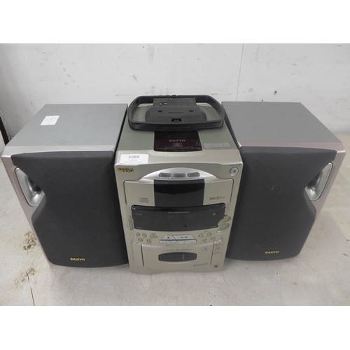 A Sanyo DC-MS6U Hi-Fi system with a pair of Sanyo speakers