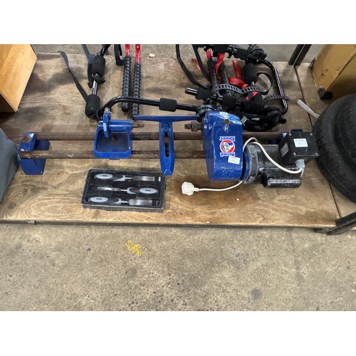 A Record Power wood lathe with a quantity of Wickes wood turning chisels