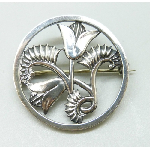 A George Tarrant silver brooch, signed Geoffrey G. Bellamy, 9.7g, 3.1cm