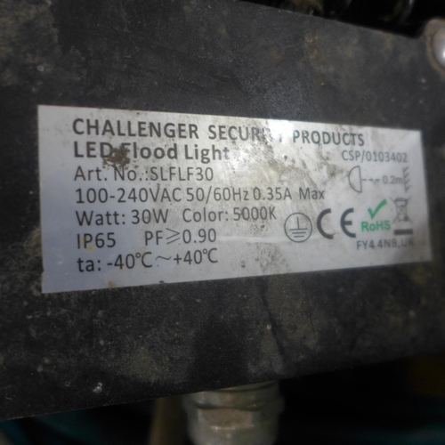 40m of 5 core 2.5mm SWA cable, 2 LED floodlights and 230V splitter box