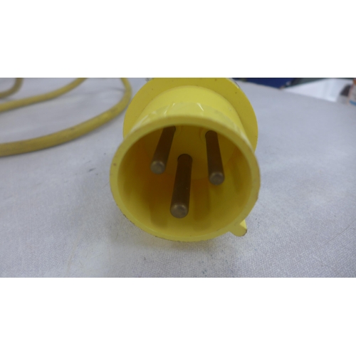 A 6 slot 110v splitter box and a 110v extension lead