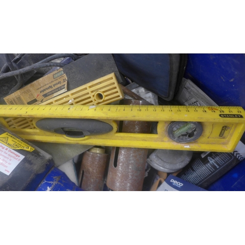 4 power tools - a JBCD-CS, 240V circular saw, an MT-370, 220V trimmer ...