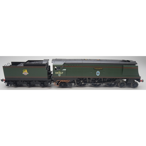 A Hornby R2221 OO gauge BR 4-6-2 Battle of Britain class locomotive ...