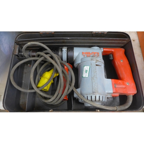 A quantity of assorted tools including Hilti TE-17 hammer drill, a tub ...
