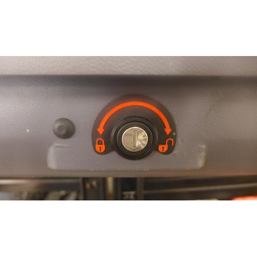 A Karrite Odyssey roof box with keys