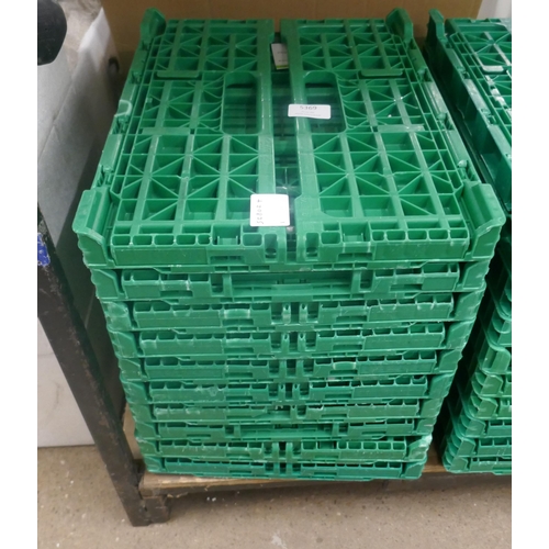 Ten green 30cm x 40cm plastic stacking crates