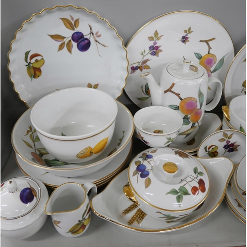 Royal Worcester Evesham pattern dinner ware including dinner plates ...