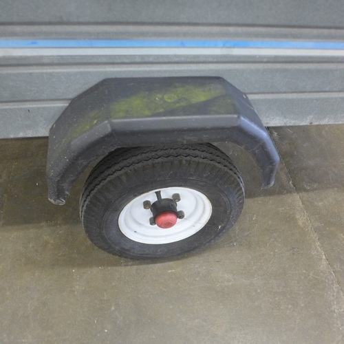 A Klinn trailer with a pair of mountain ramps and a Quingo flight ...