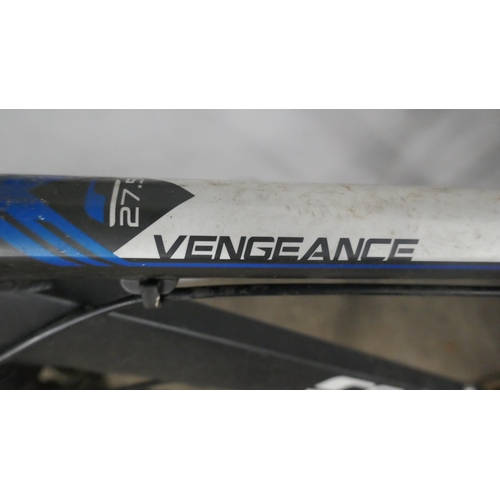 A Carrera Vengeance gent's mountain bike with front/back disc brakes